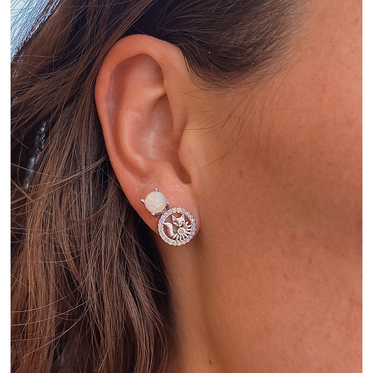 Minkaa Daisy Opal Stud Earrings 6mm Round Sterling Silver - October Birthstone - Skin-Friendly Unisex Opal Earrings Studs - Earrings for Women & Men - 4 Prong Setting Gem Earrings, Gold - Opal