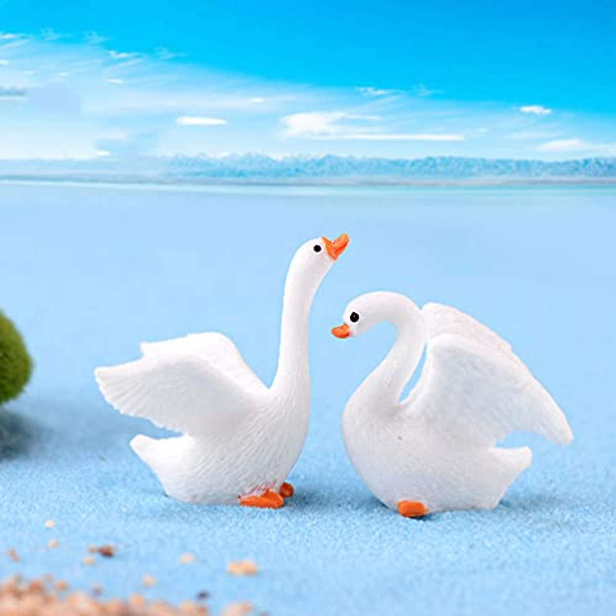 HEALLILY 2pcs Miniature Swan Resin Swan Statue White Swan Figurine Swan Couple Decor Elegant Swan Gift Cake Topper for Fairy Garden Micro Landscape