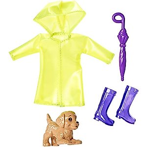Barbie Club Chelsea Accessory Pack, Rainy Day-Themed Clothing and Accessories for Small Dolls, 4 Pieces for 3 to 7 Year Olds Include Raincoat, Umbrella and Puppy
