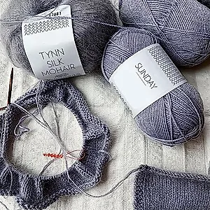 Yarn Ave 100% Merino Wool Soft Fingering Weight Warm Thin Yarn for Knitting Crocheting Audult Children Babies Sweaters Pullovers Cardigans Vests 50g/1.76oz (#6707)