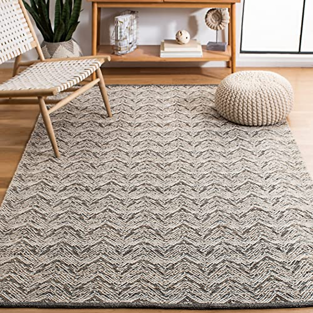 SAFAVIEH Kilim Collection Area Rug - 8' x 10', Beige & Black, Handmade Flat Weave Chevron Wool, Ideal for High Traffic Areas in Living Room, Bedroom (KLM729B)