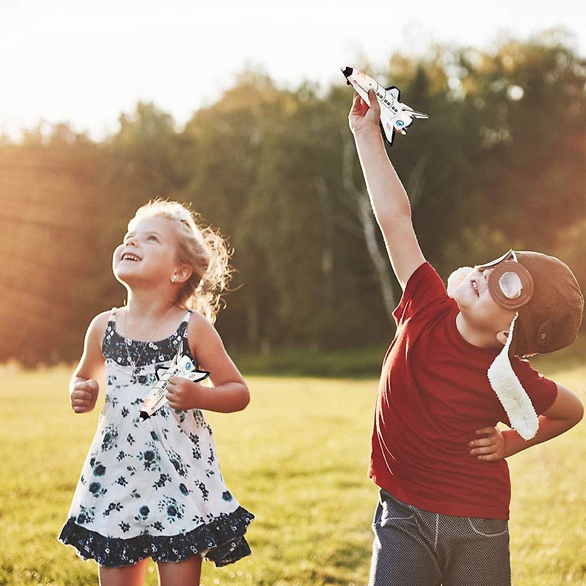 ArtCreativity Light Up Space Shuttle Toy, 1PC, Battery Operated Spaceship Toy with LEDs, Sounds, and Pullback Motion, Outer Space Party Decoration, Great Space Gifts for Boys & Girls, 6 Inches