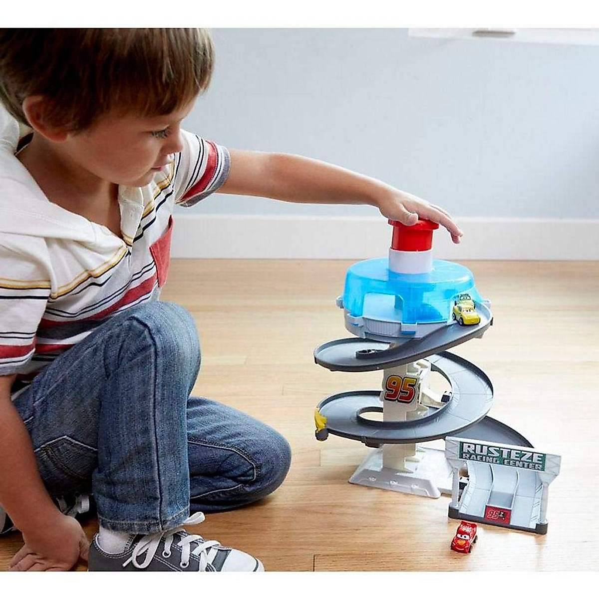 Disney Cars Toys Mini Racers Rust-Eze Spinning Raceway