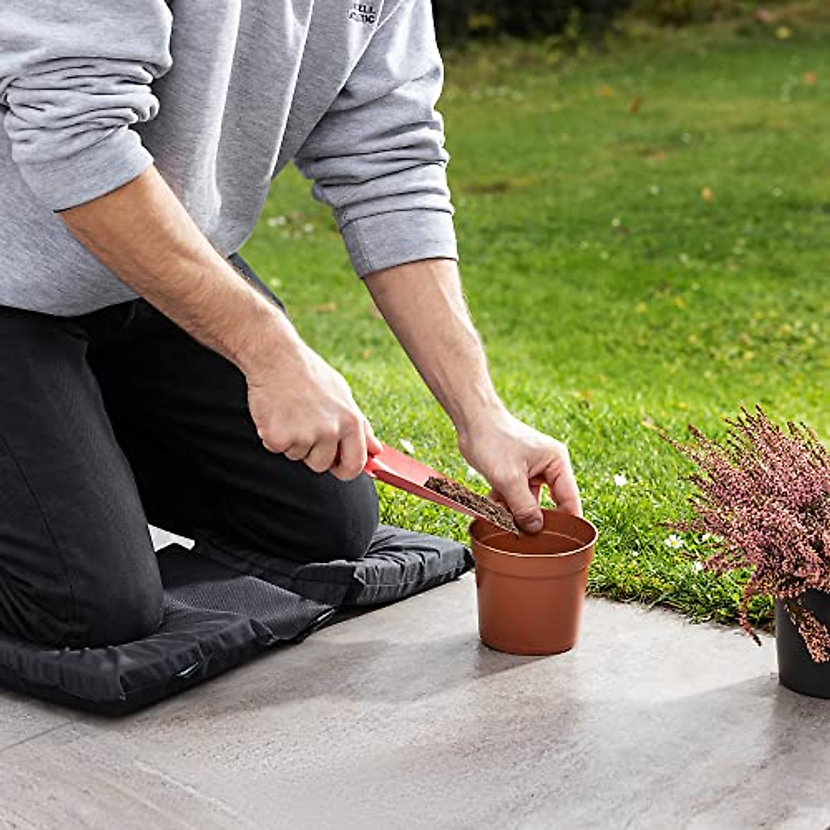 Navaris Memory Foam Kneeling Pad - Adjustable Width 17.7" to 31.5" Wide - Knee Pads for Gardening, Yoga, Prayer - 1.77" Thick Garden Cushion Kneeler