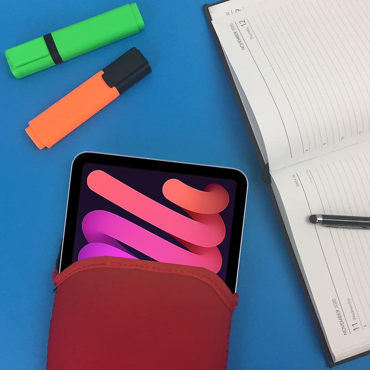 G-HUB - Reversible Neoprene Sleeve for iPAD MINI & iPAD MINI 2 - Cover is BLACK on the outside (or RED when reversed) - Designed by G-Hub specifically for use with the Apple iPad Mini and iPad Mini 2