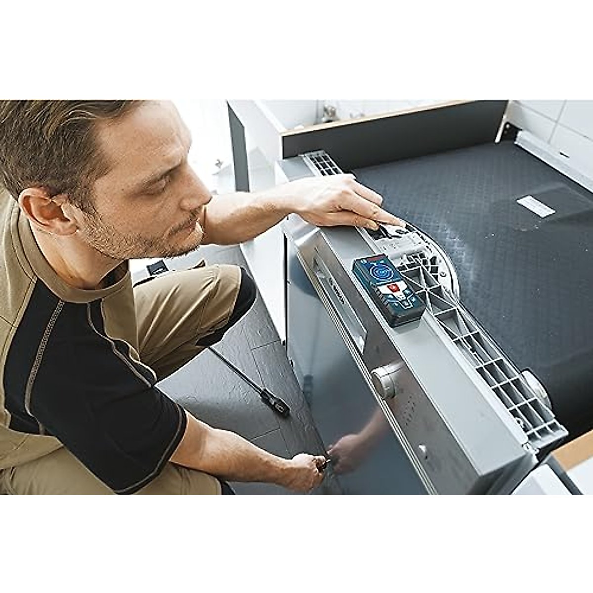 BOSCH Blaze GLM50C Bluetooth Enabled 165ft Laser Distance Measure with Color Backlit Display