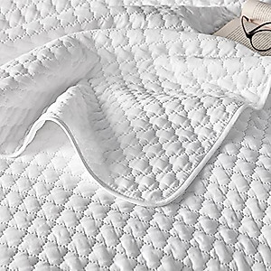 CozyLux Quilt Set Twin Size White 2 Pieces - Lightweight Soft Bedspread - Lantern Ogee Pattern Coverlet Bedding Set for All Season - 1 Quilt and 1 Pillow Sham - White, 68"x86"