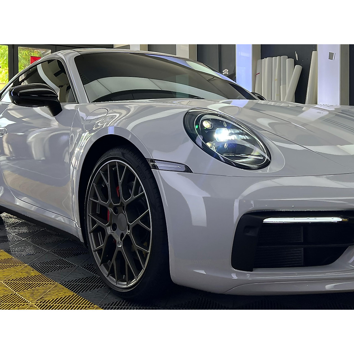 VViViD+ Ultra Gloss Light Chalk Grey Vinyl (1ft x 5ft)