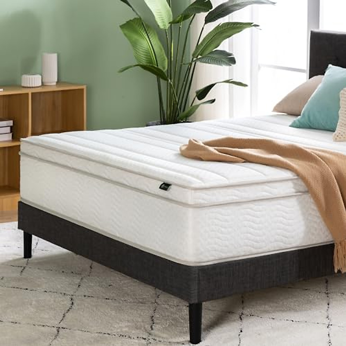 ZINUS 12 Inch Foam and Spring Hybrid Mattress [New Version], King, Fiberglass Free, Medium Firmness, Durable Support, Certified Safe Foams & Fabric, Mattress in A Box
