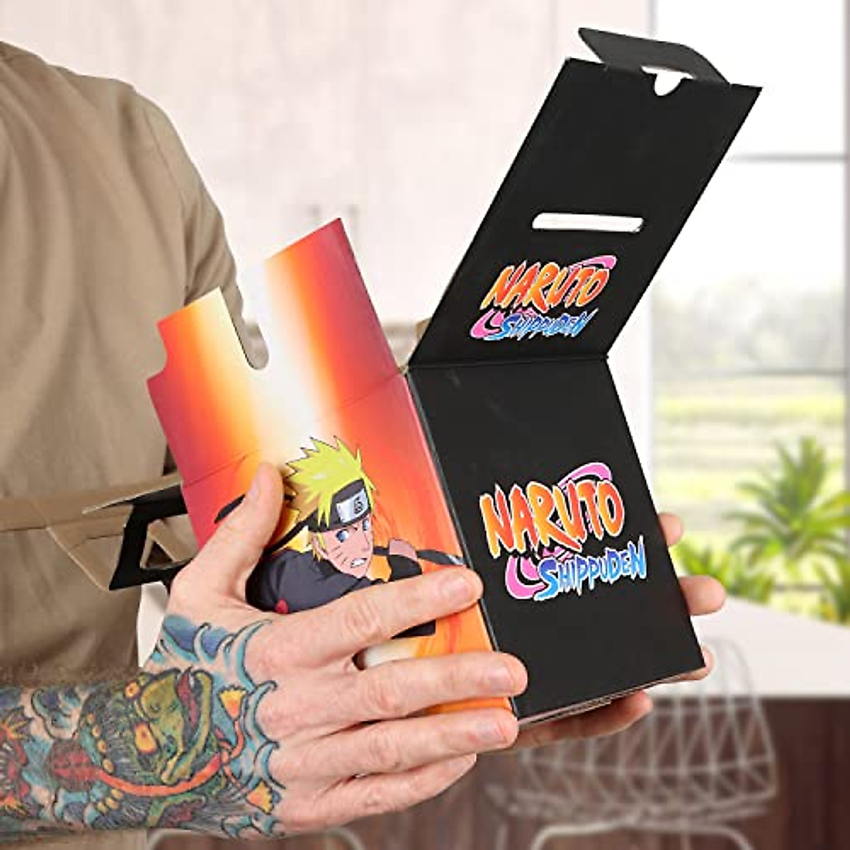 JUST FUNKY Naruto Shippuden Naruto Uzumaki Looksee Collector Box | 5 Official Naruto Collectibles | Includes Wall Canvas, Enamel Pin, Keychain, Acrylic Stand, and Floaty Pen | Collect Them All