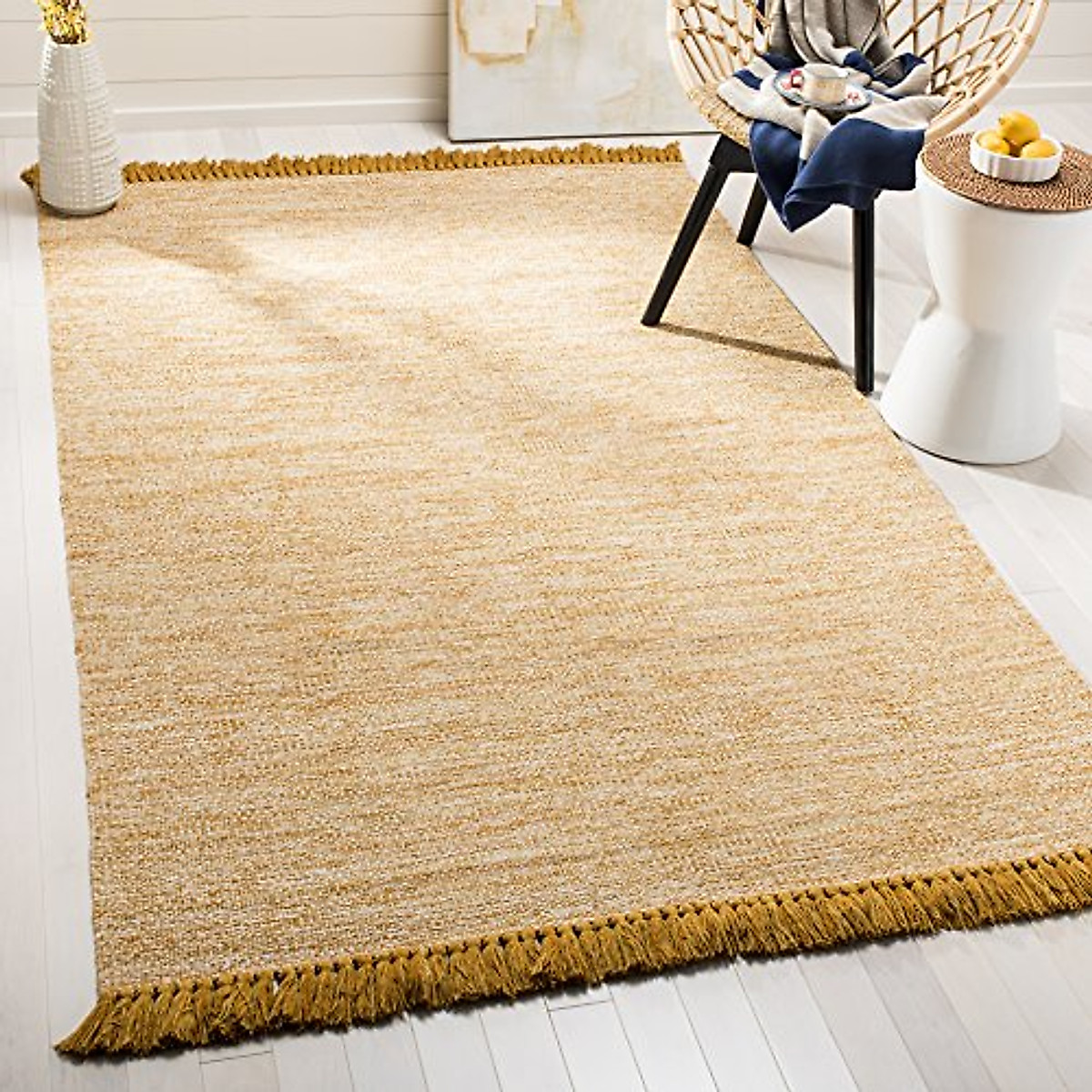 SAFAVIEH Montauk Collection Accent Rug - 3' x 5', Gold, Handmade Tassel Cotton, Ideal for High Traffic Areas in Entryway, Living Room, Bedroom (MTK610I)