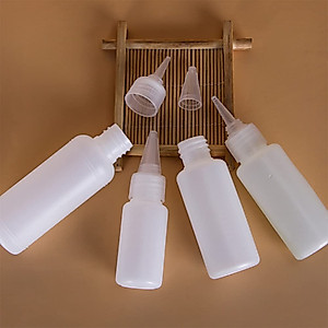 TOPYUEYILIYI 4 Pack Small Squeeze Bottle Empty Squirt Bottle Small Sauce Bottle with Twist Top Cap Plastic Bottle for Holding Condiment Oil Crafts