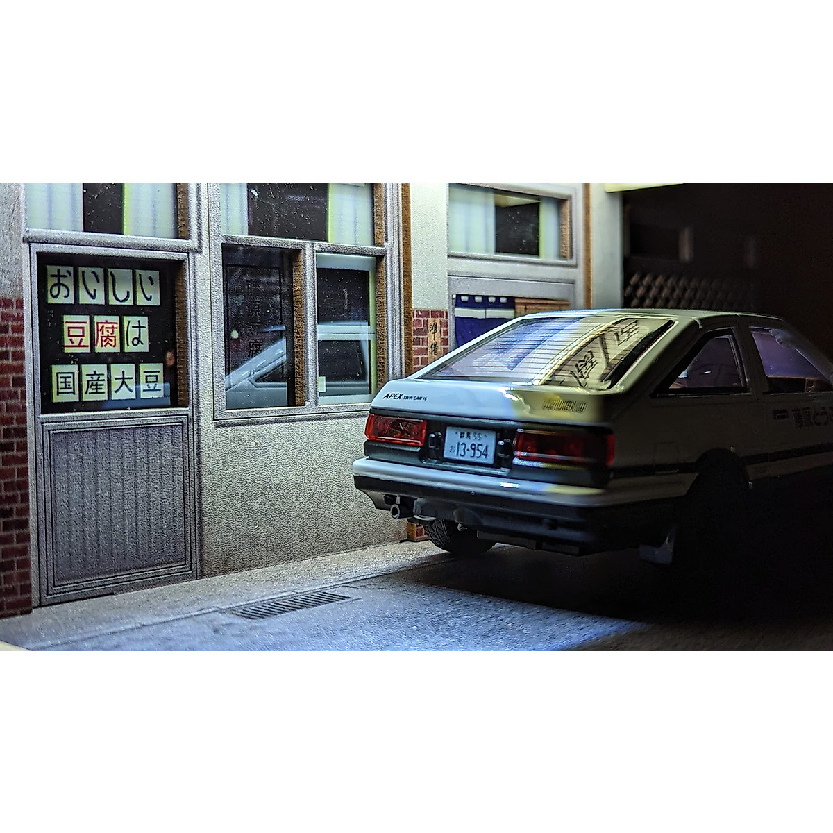 Lonyiabbi 1/32 Scale LED Fujiwara Toufu Store Scene Model Car Acrylic Display Case with AE86 Diecast Car Model JDM Car Model Display Box