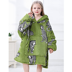 Dreamique Wearable Blanket Hoodie, Oversize Sherpa Fleece Hooded Blanket for Adult and Kids, Snuggie Sweatshirt with Pockets, Pets Sweaters, Gifts for Women, Men(Green Cheetah, Kids)