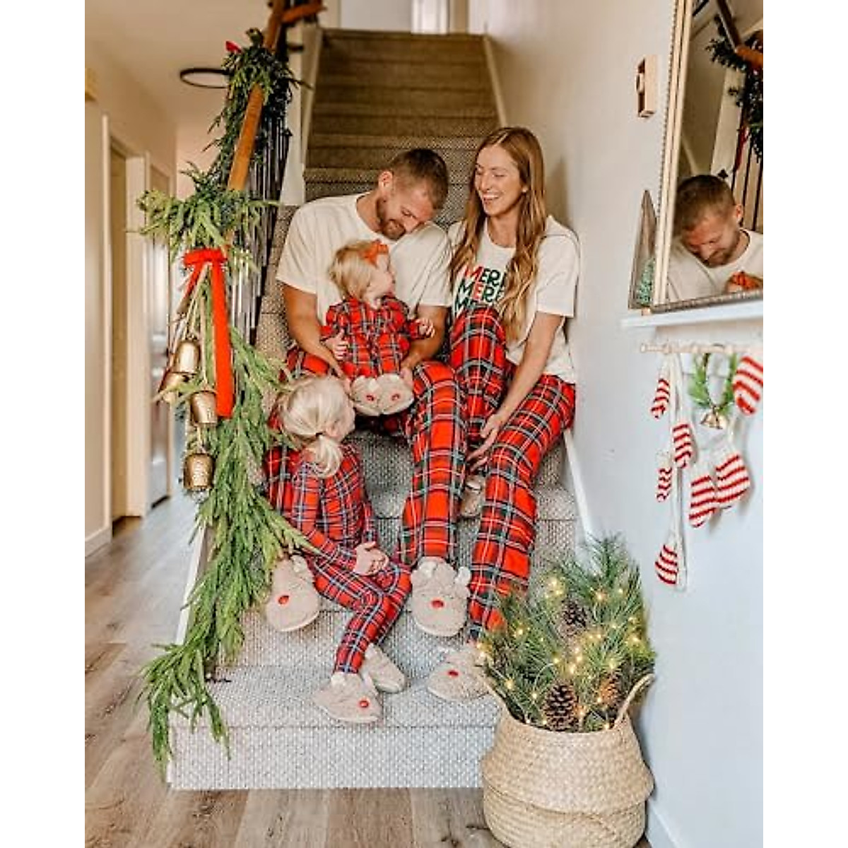 Dearfoams Women's Shay Giftable Holiday Themed Novelty Scuff Slipper, Reindeer, Large