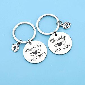 BNQL Daddy and Mommy Est 2024 Keychain Set New Parent Gifts Pregnancy Announcement Gifts for Mom First Time Parents Gifts (daddy mommy 2024 keychain)