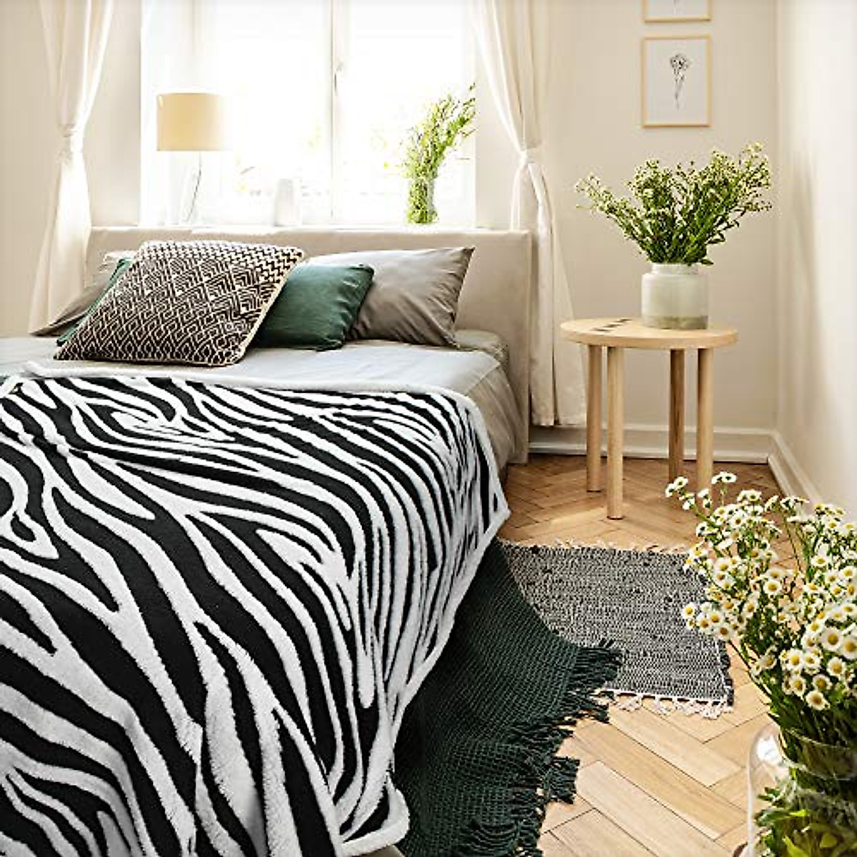 Sherpa Blanket Plush Throw Blanket Size 50" x 60" Bedding Fleece Reversible Blanket for Bed and Couch, Super Soft Comfy Warm Fuzzy TV Blanket Zebra