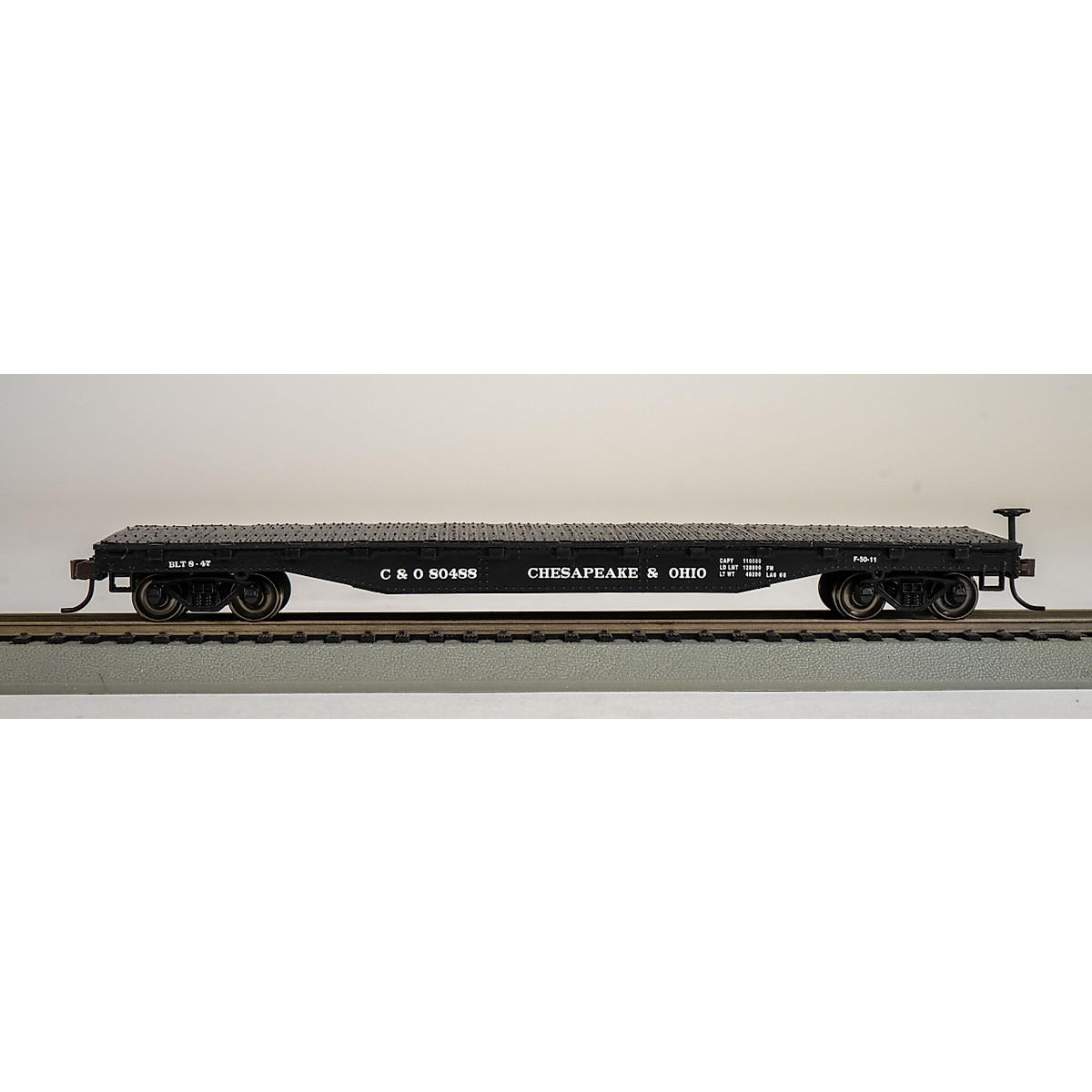 Bachmann Trains - 52' Flat Car - CHESAPEAK & OHIO - HO Scale