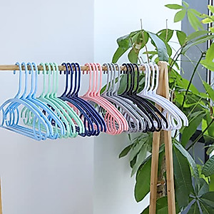 GoodtoU Clothes Hangers 40 Pack Plastic Heavy Duty Clothing Hangers for Everyday Standard Use