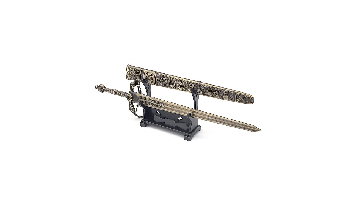 Elden Ring Vagabond Banished Knight's Greatsword Collectible Toy