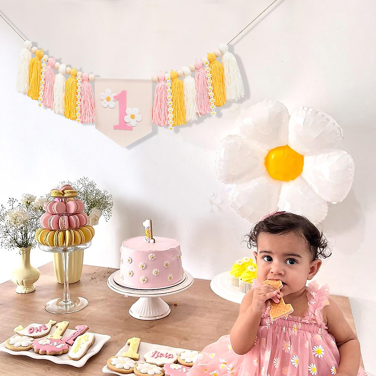 Daisy 1st Birthday Highchair Banner - Pink Yarn Tassel Banner,Girl's Pastel Cake smash Garland,Boho 1st birthday decor,Daisy Theme First Birthday Party Decoration,Pink 1st Birthday Cake Smash Backdrop