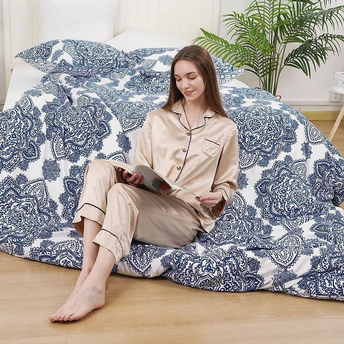 PHF Ultra Soft Paisley Duvet Cover Queen Size, Printed Bedding Set 3 Pieces, Comfy Farmhouse Pattern Duvet Cover Set with 2 Pillow Shams, Zipper Closure and 8 Ties, 90"x90", Royal Blue & White