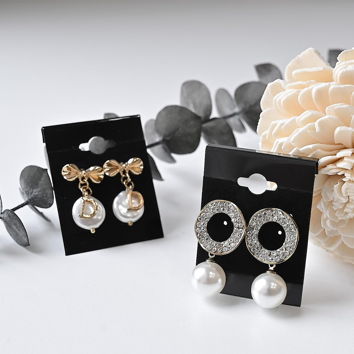 MOOCA 100 pieces of 1.5 x 2-inch plain black velvet hanging earring cards serve as earring holders and display cards for ear studs, hooks, clip earrings, and more. Made of plastic, designed to showcas