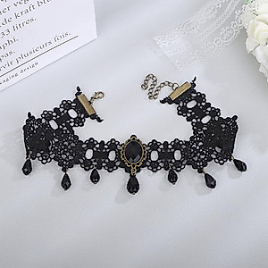 Kercisbeauty Black Lace Choker Gothic Necklace with Crystal for Women Halloween Party Custume Vintage Thick Choker