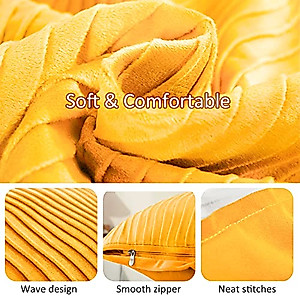 Gloppie Throw Pillow Covers Decorative Pillows Covers 18x18 inch Velvet Couch Pillow Case Square Pillow Cases Cushion Covers for Sofa Bed Office Chair Dorm Room Decor Pink