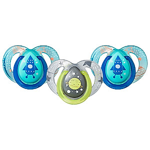 Tommee Tippee Closer to Nature Boldly Go Gift Set, 3x 9oz Baby Bottles, 3x 6-18mo Pacifiers, Slow Flow Breast-Like Nipple