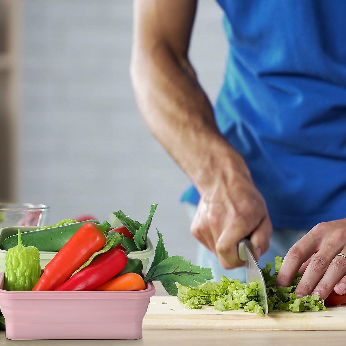 Soaoo Set of 8 Collapsible Silicone Food Storage Containers 12 oz 17 oz 27 oz 41 oz Stackable Collapsible Bowls with Airtight Lid Silicone Lunch Box Set, Oven Microwave Freezer Dishwasher Safe