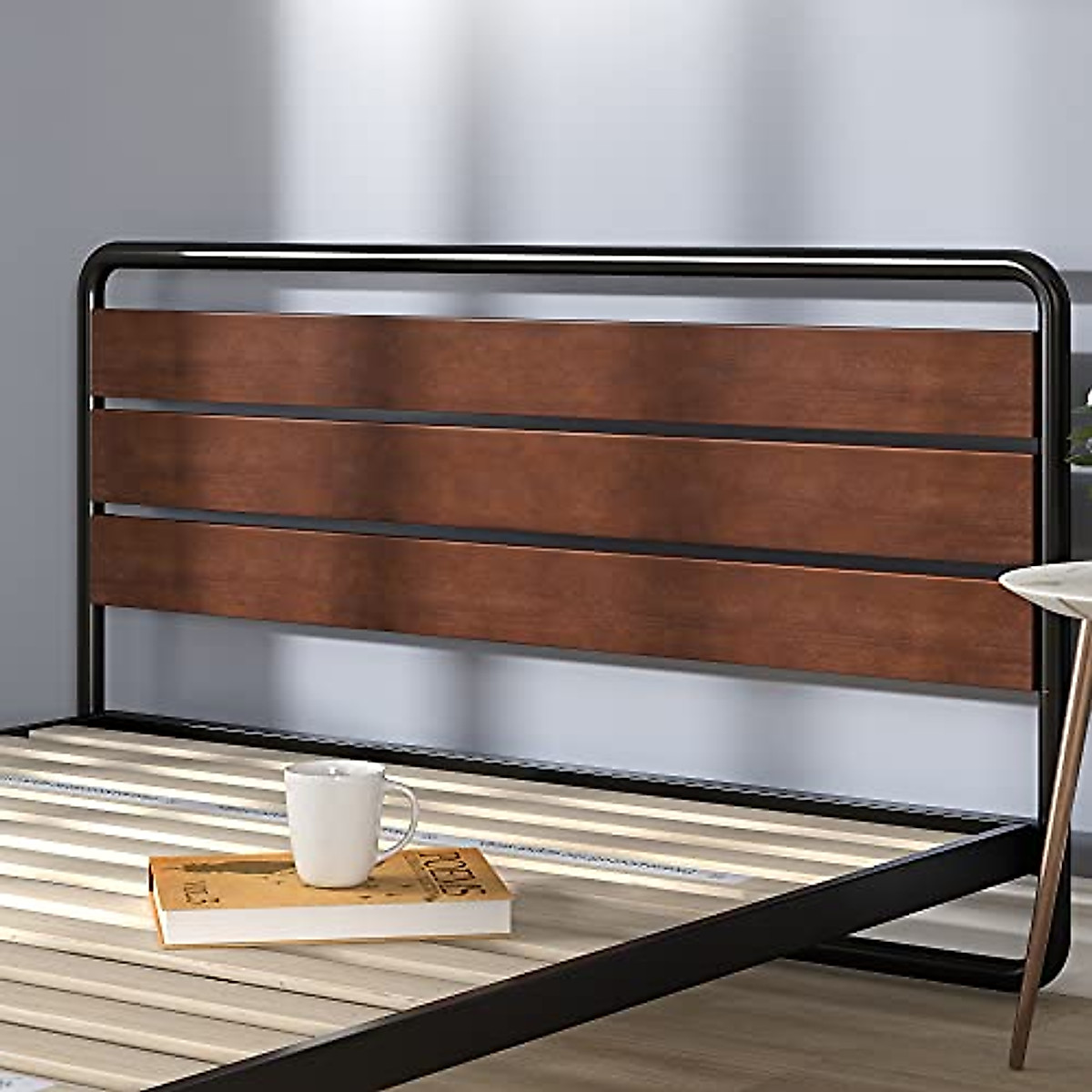 ZINUS Therese Metal Platform Bed Frame / No Box Spring Needed / Wood Slat Support / Easy Assembly, Queen