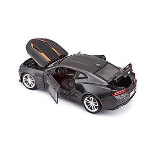 1: 18 2017 50th Anniversary Chevrolet Camaro (Colors May Vary)
