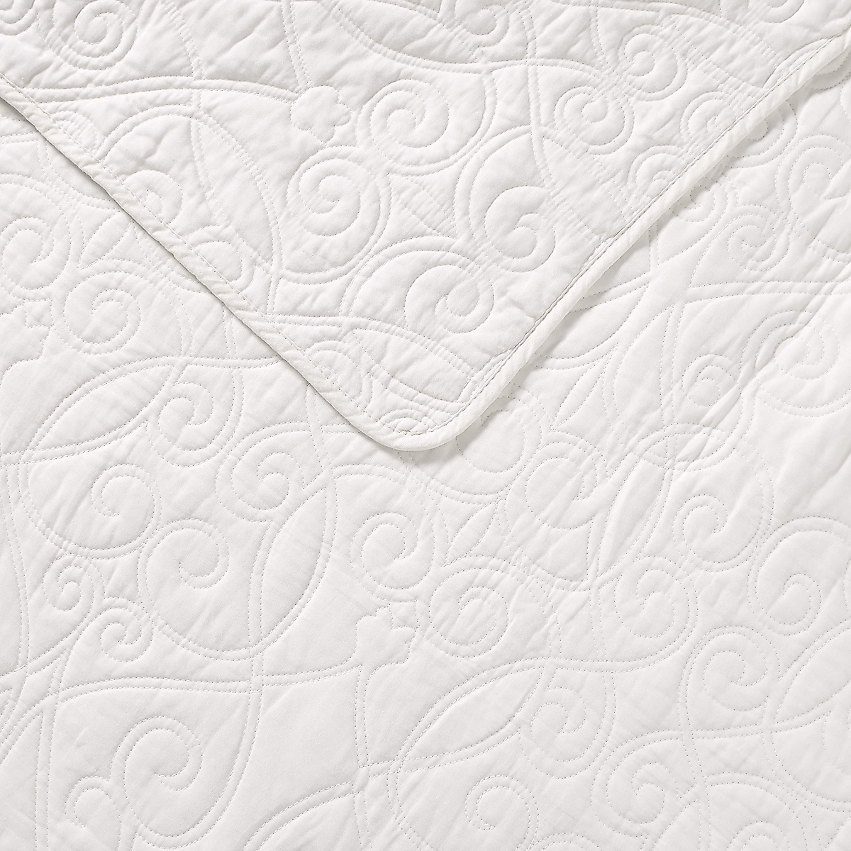 Laura Ashley Felicity Collection Quilt Set-100% Cotton, Reversible, All Season Bedding with Matching Sham(s), Pre-Washed for Added Softness, Queen, White