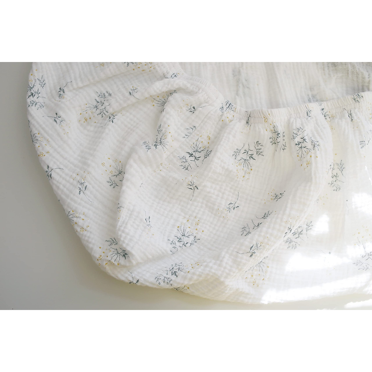 Marlowe & Co Cotton Muslin Crib Sheet, 100% Cotton Muslin Baby Crib Sheets for Standard Size Crib Mattress 28" x 52", Soft and Breathable Neutral Fitted Crib Sheet for Baby Boy and Girl (Wild Jasmine)