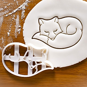 Set of 2 Fox cookie cutters (Designs: Fox Sleeeping and Sitting), 2 pieces - Bakerlogy