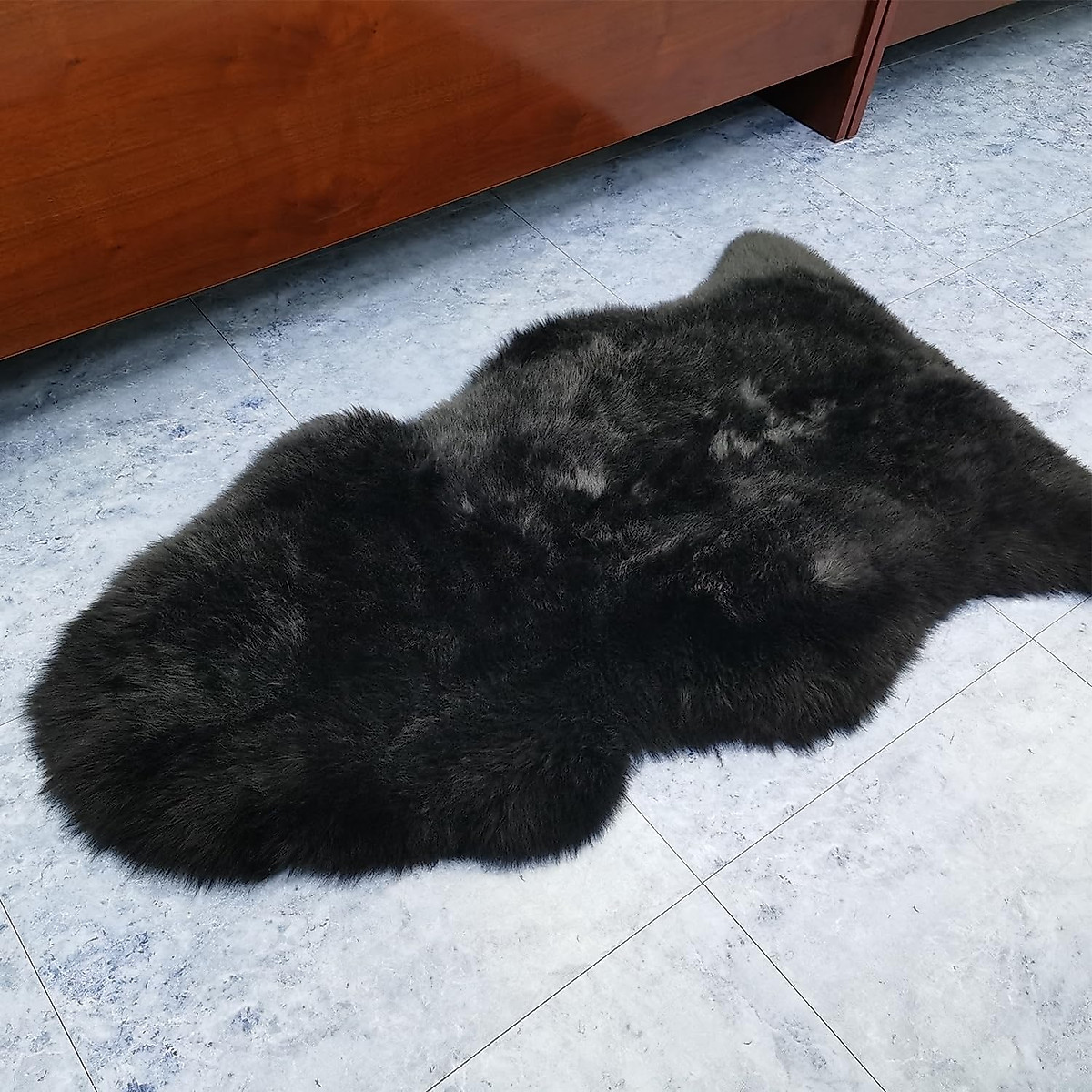 Champlus Sheepskin Rug 2.3x3.3 ft Genuine Australian Lambskin Area Rug, Real Fur Wool Rug Throw for Bedroom, Living Room, Kid's Room, Single Pelt - Black