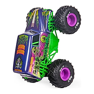 Monster Jam, Official Grave Digger Freestyle Force, Remote Control Car, Monster Truck Toys for Boys Kids and Adults, 1:15 Scale