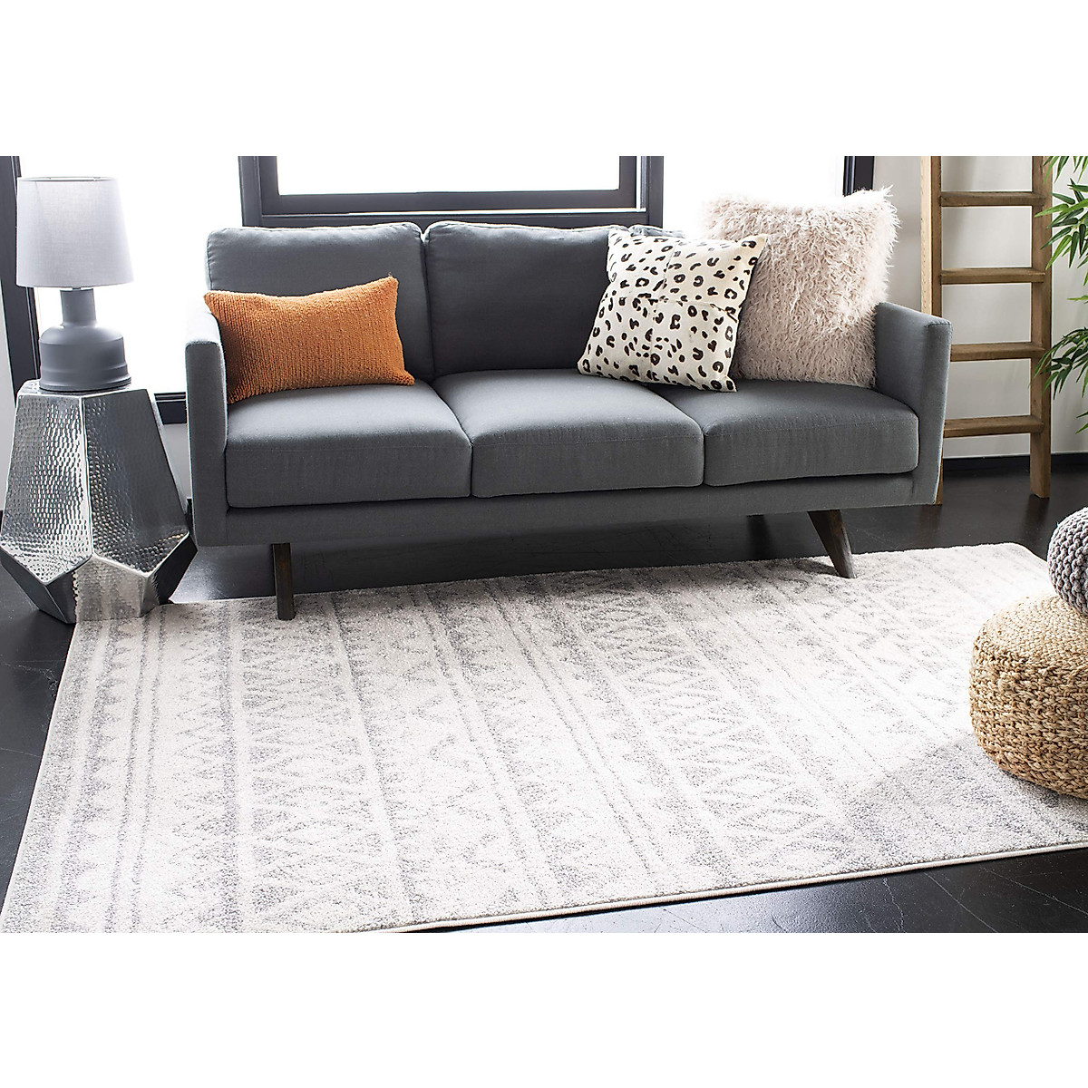 SAFAVIEH Adirondack Collection Accent Rug - 4' x 6', Ivory & Grey, Moroccan Boho Distressed Design, Non-Shedding & Easy Care, Ideal for High Traffic Areas in Entryway, Living Room, Bedroom (ADR119B)