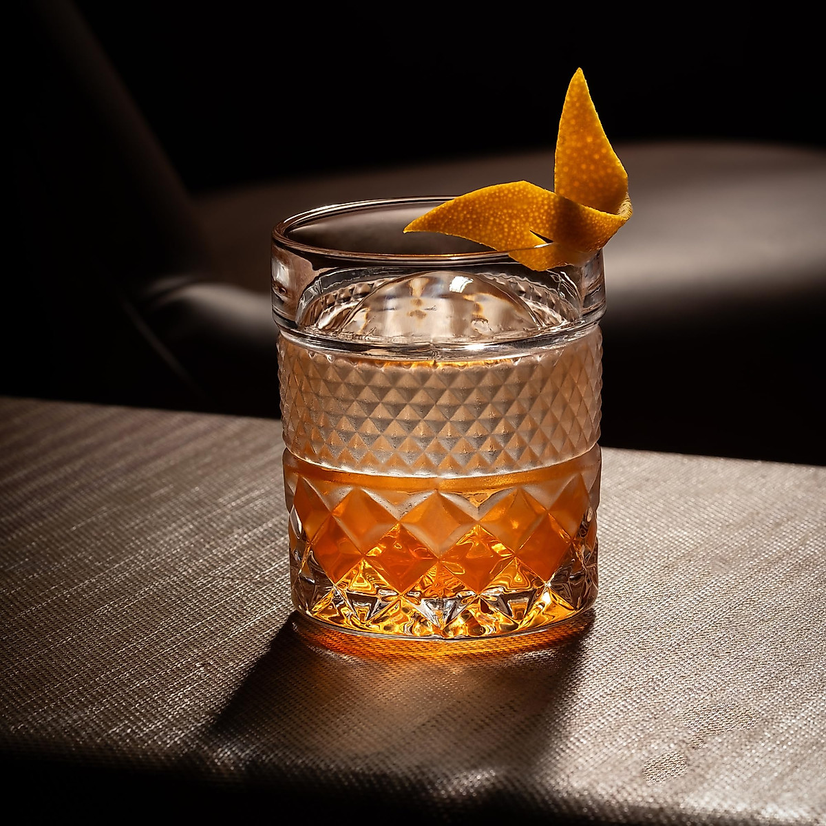 Crystal Whiskey Glasses - Set of 4 Admiral Glass Tumblers (9.5oz, 280ml) for Whisky, Scotch & Bourbon - Brilliant Rocks Glasses for Cocktails & Drinks - Elegant Gold Foil Gift Box