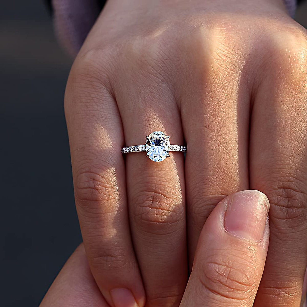 2CT Oval Cut Moissanite Engagement Ring for Women, Brilliant D Color VVS1 Clarity Lab Grown Diamond Ring 18K White Gold Vermeil 925 Sterling Silver Moissanite Engagement Wedding Promise Ring Size