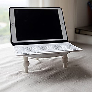 GENMOUS Farmhouse Decorative Round Wood Risers For Decor, White Wood Pedestal Stand With Wood Book Stacks and Garland For Rustic Accent Centerpiece Display in Kitchen/Bathroom/Dining/Living Room