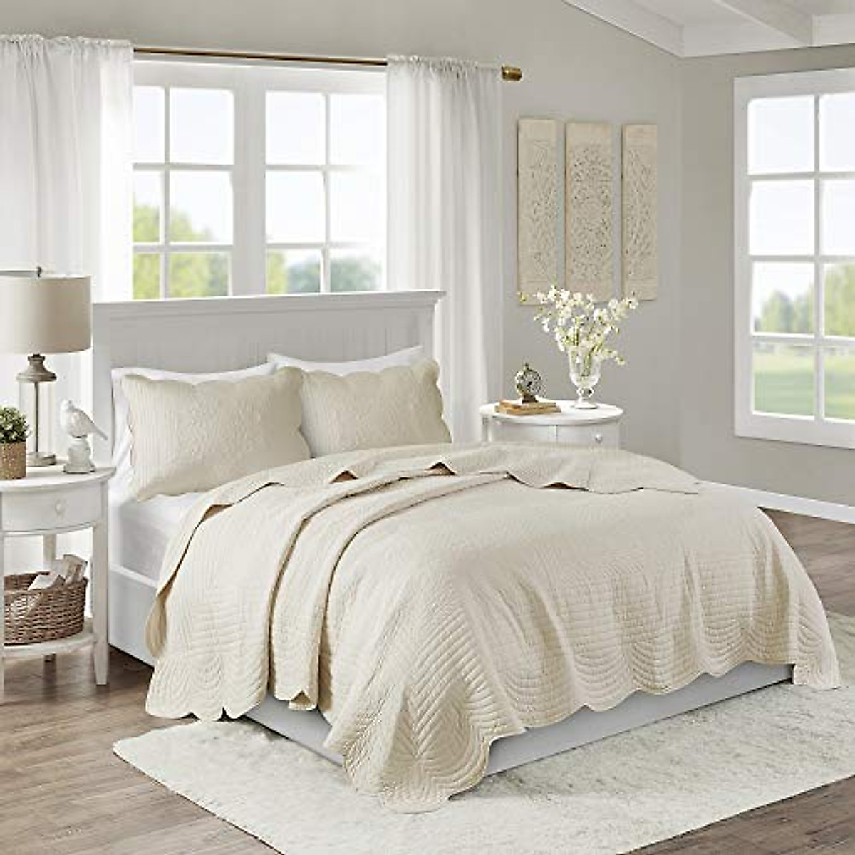 Madison Park Tuscany Quilt Set-Casual Damask Medallion Stitching Design Lightweight Coverlet Bedspread Bedding, Shams, Full/Queen (90 in x 90 in), Medallion Cream 3 Piece