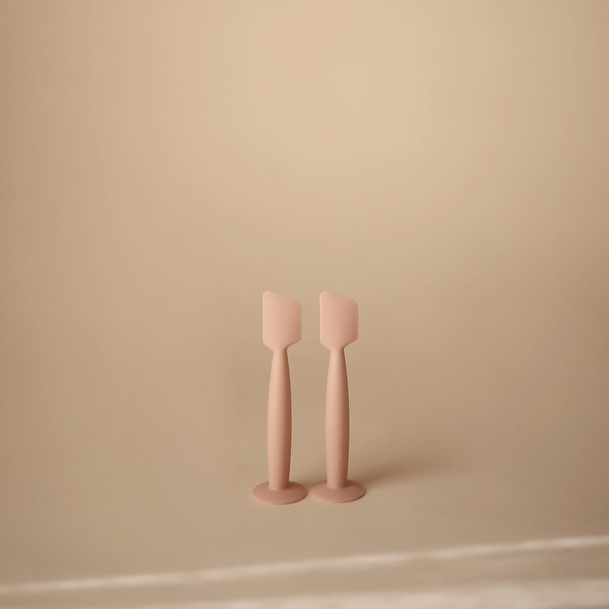 mushie Diaper Cream Applicator Soft Silicone with Suction Base (Blush)