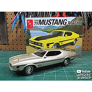 AMT 1971 Ford Mustang Mach I 1:25 Scale Model Kit