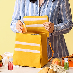 Zubebe 24 Pcs Plastic Bottles with Caps Clear Ginger Shots Bottles with Lids Leak Proof Small Juice for Freezer Mini Water Containers for Drink Milk Beer Coffee Liquid(2 oz)