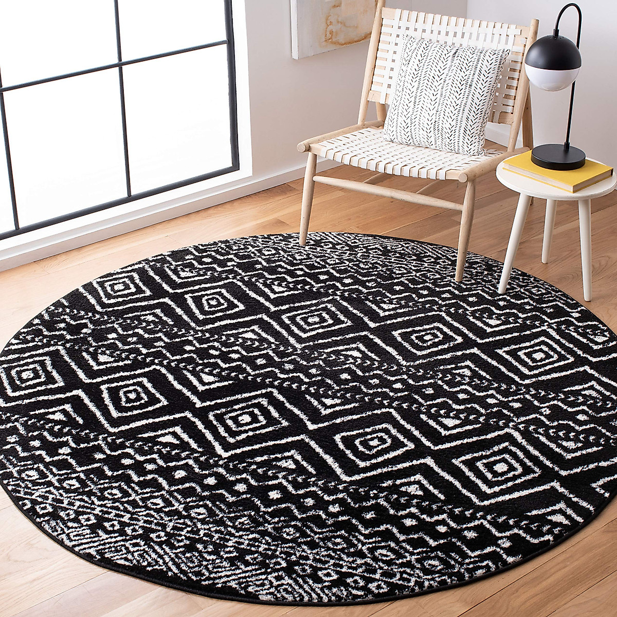 SAFAVIEH Tulum Collection 3' Round Black/Ivory TUL267Z Moroccan Boho Distressed Non-Shedding Area Rug