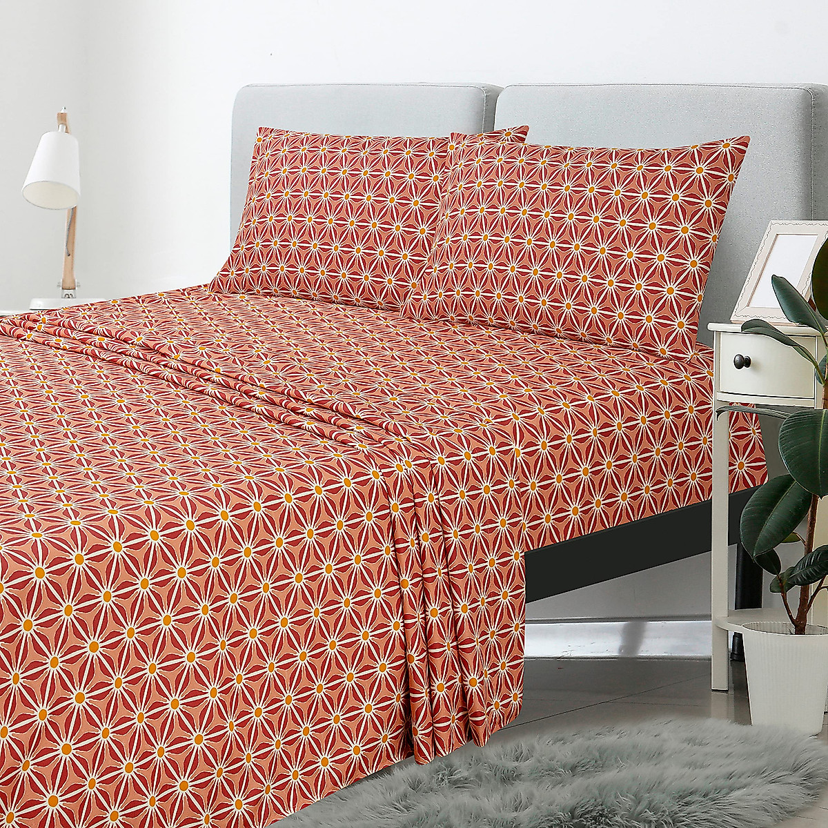 Royale Linens 300 Thread Count Printed 100% Cotton 4 Piece Full Bed Sheet Set - Sheet Set - 1 Fitted Sheet, 1 Flat Sheet, 2 Pillow case - Fade Resistant Luxury Full Size Sheet Set (Full, Printed Pink)