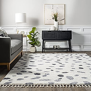 nuLOOM Rudy Transitional Polka Dot Tasseled Area Rug, 6' 7" x 9', Beige