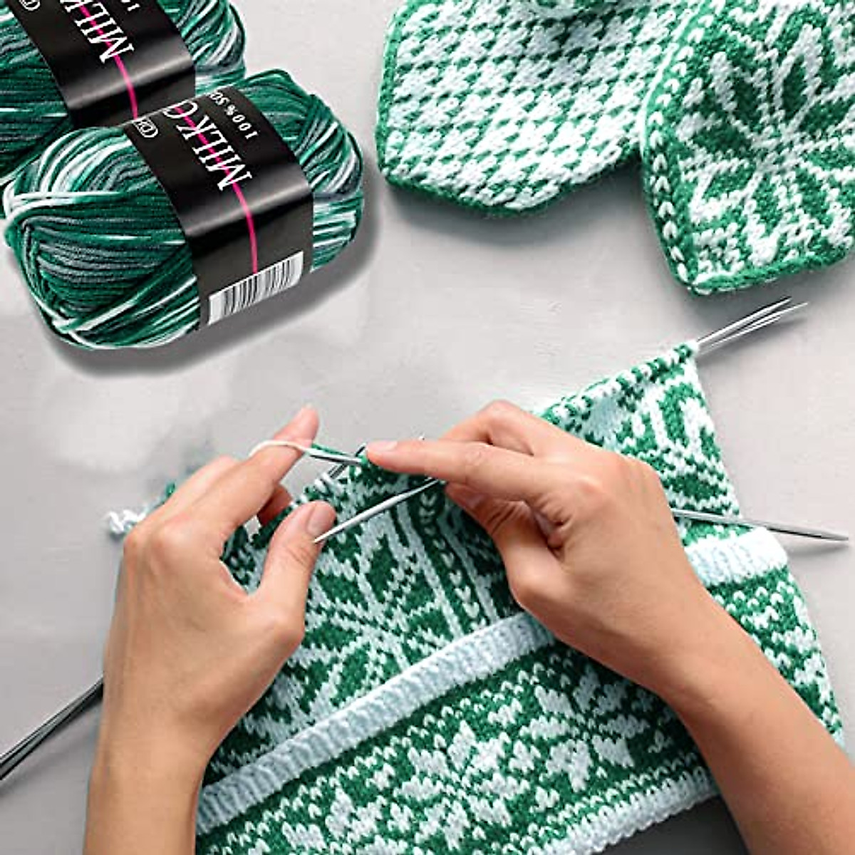 4 ROLL Yarn for Knitting Crochet, Velvet Yarn Knitting Yarn Fabric Cloth for DIY Craft Handmade VOORF Thread New Year Christmas Gift -Green, 142 Yards x 4